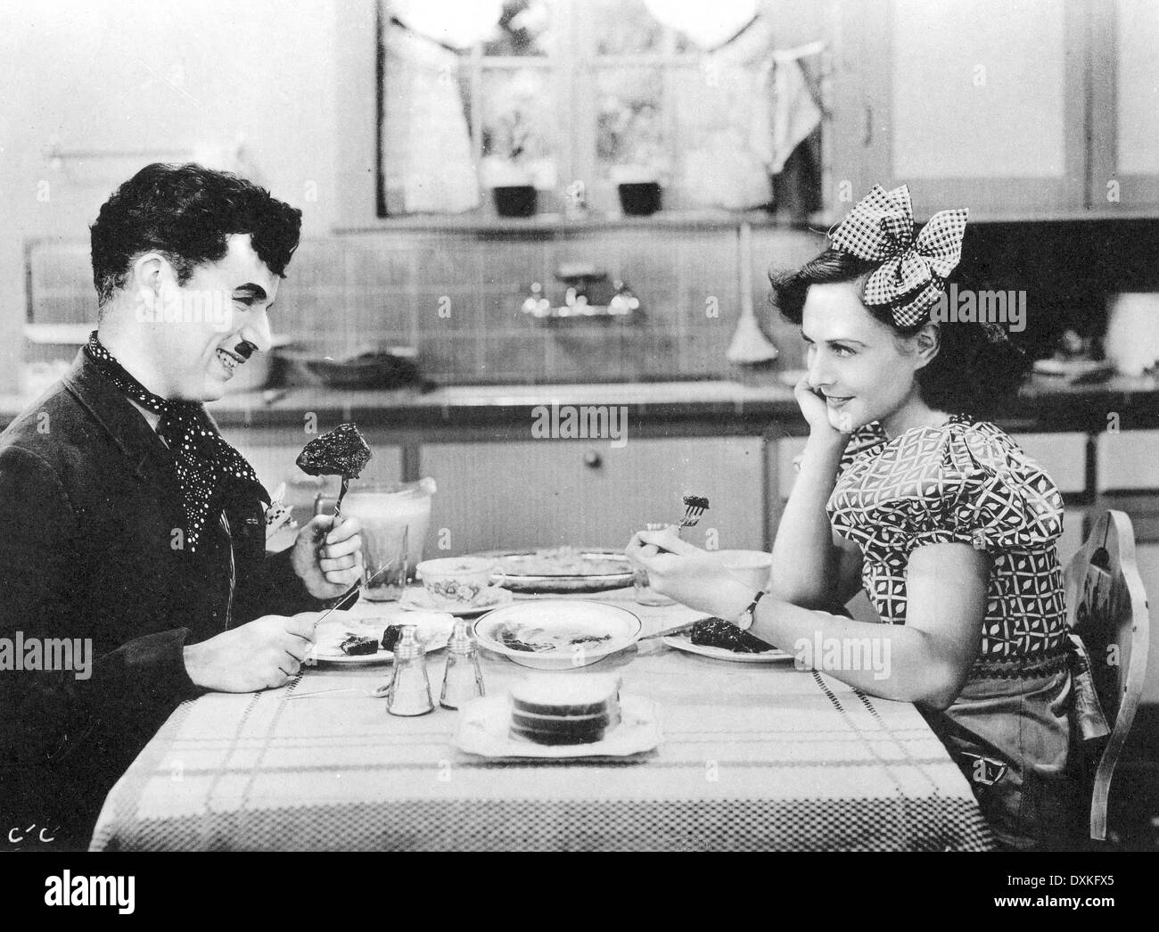Charlie chaplin paulette goddard hi-res stock photography and images ...