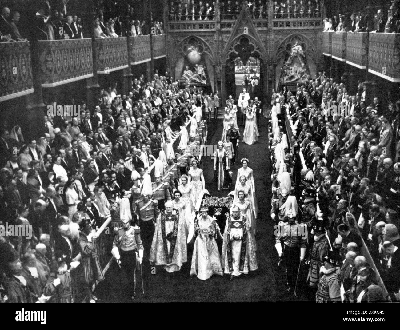 Queen crowned hi-res stock photography and images - Alamy