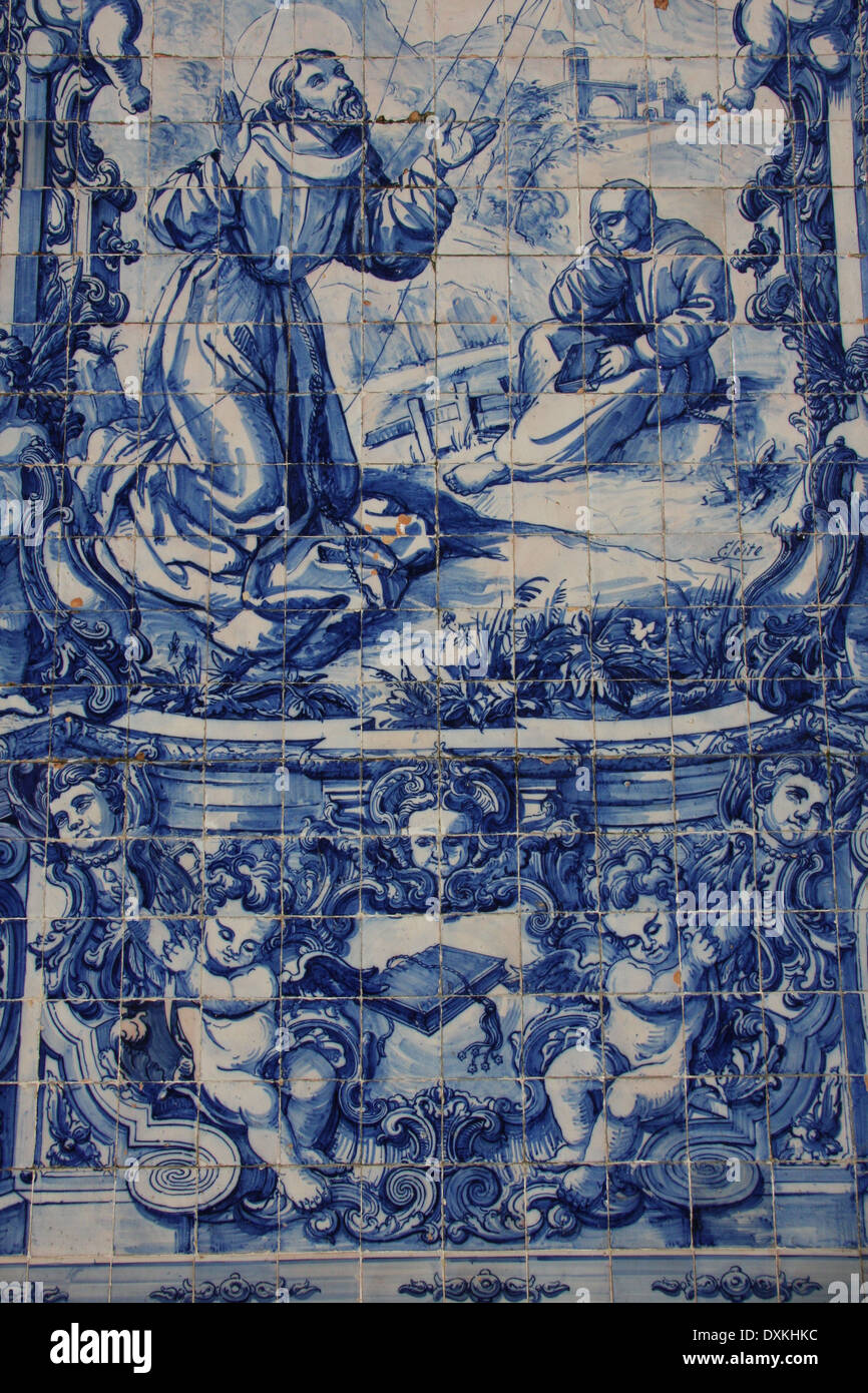 Azulejos porto hi-res stock photography and images - Alamy