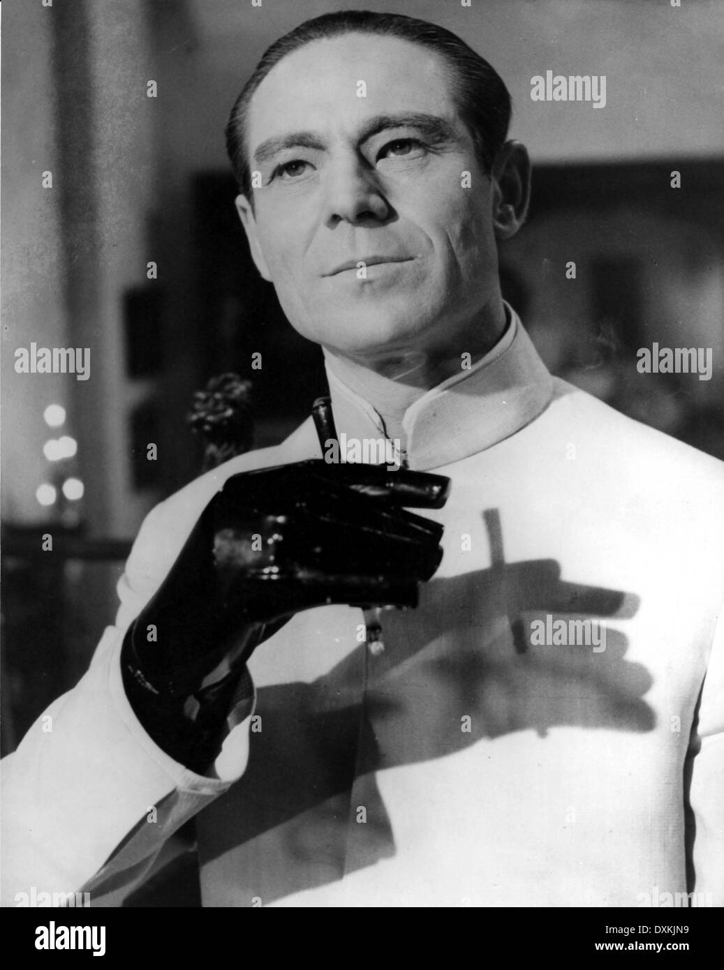 Joseph wiseman dr no hi-res stock photography and images - Alamy