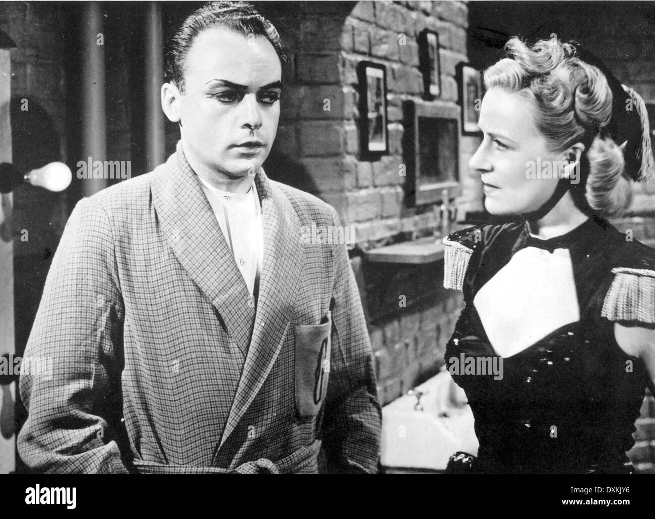 Phyllis dixey hi-res stock photography and images - Alamy