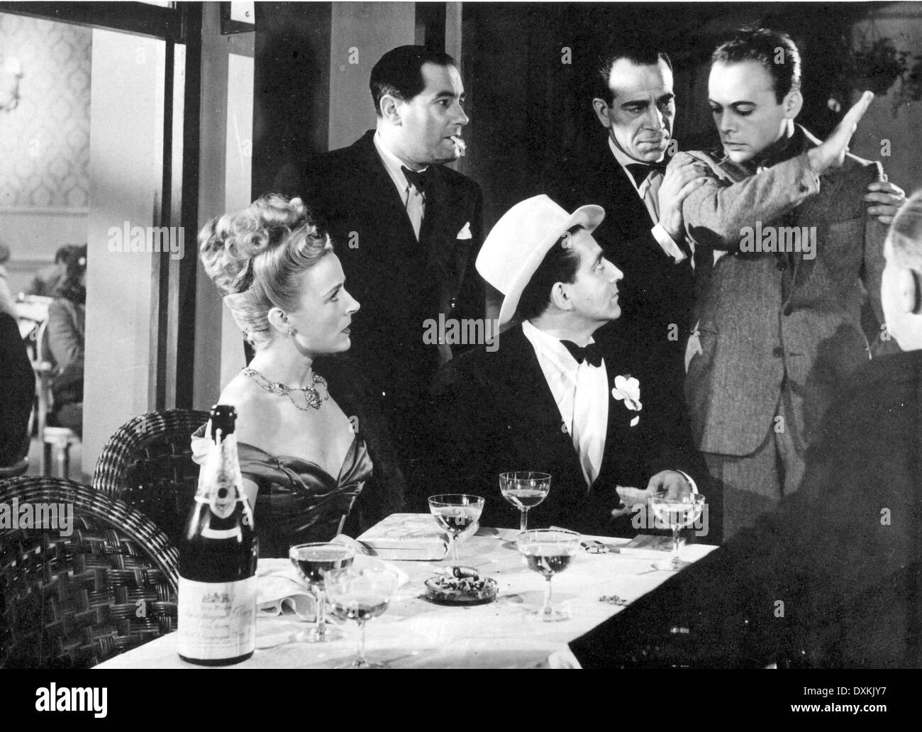 Phyllis dixey hi-res stock photography and images - Alamy