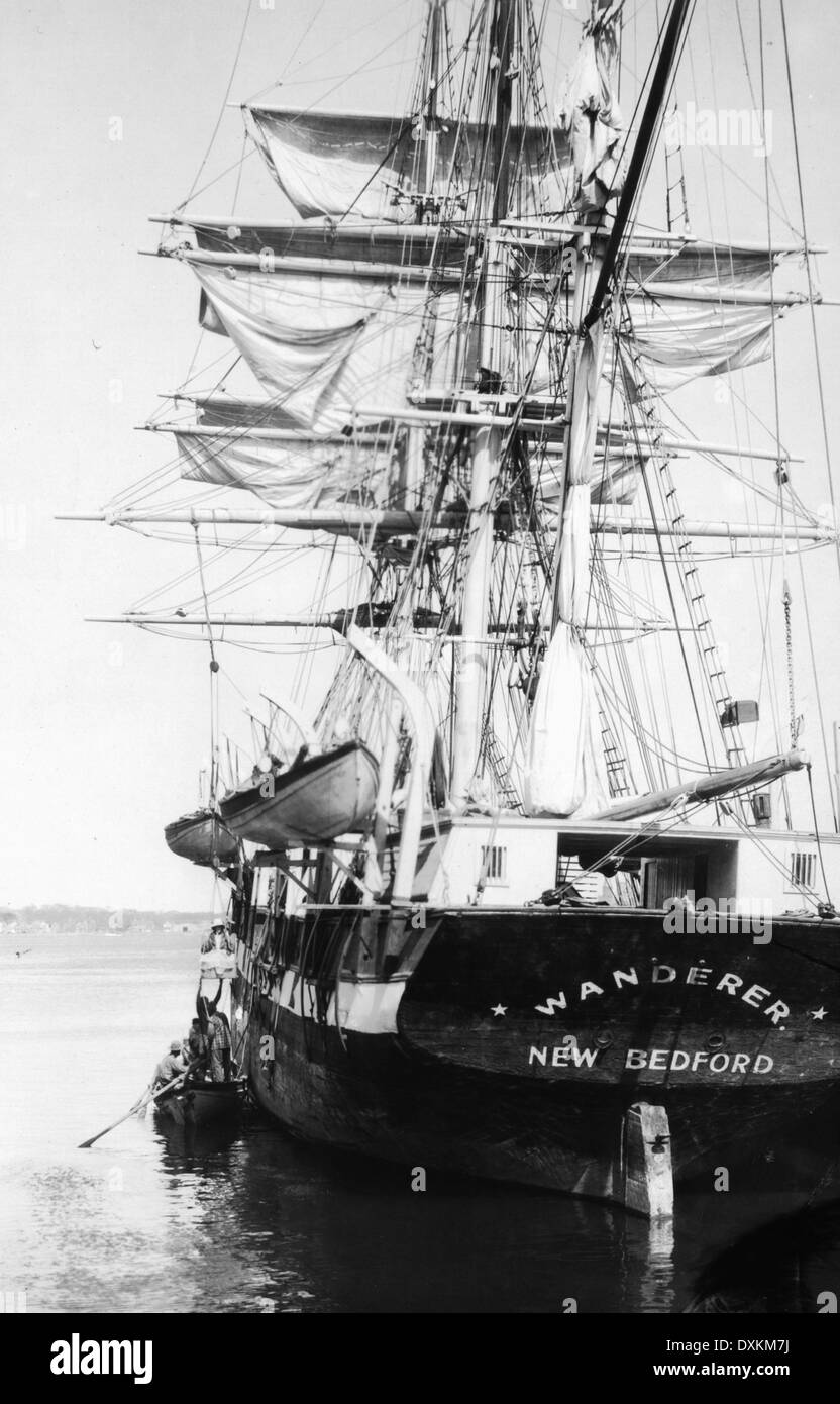 Square rigged ships hi-res stock photography and images - Alamy