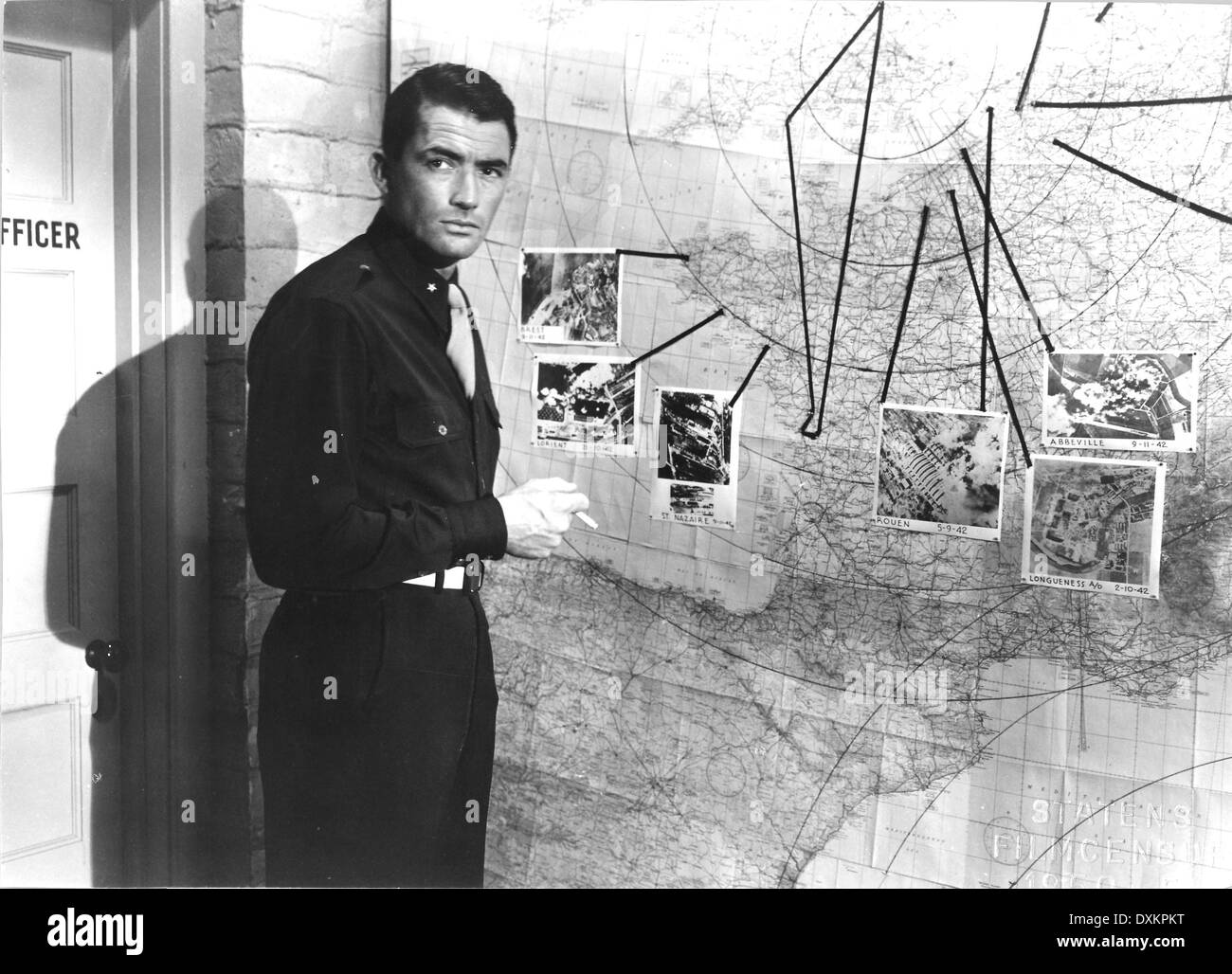 Twelve oclock high 1949 gregory peck Black and White Stock Photos ...