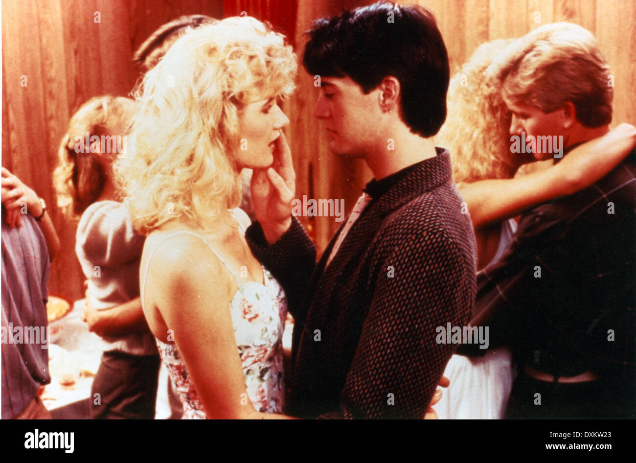 Blue velvet 1986 kyle hi-res stock photography and images - Alamy