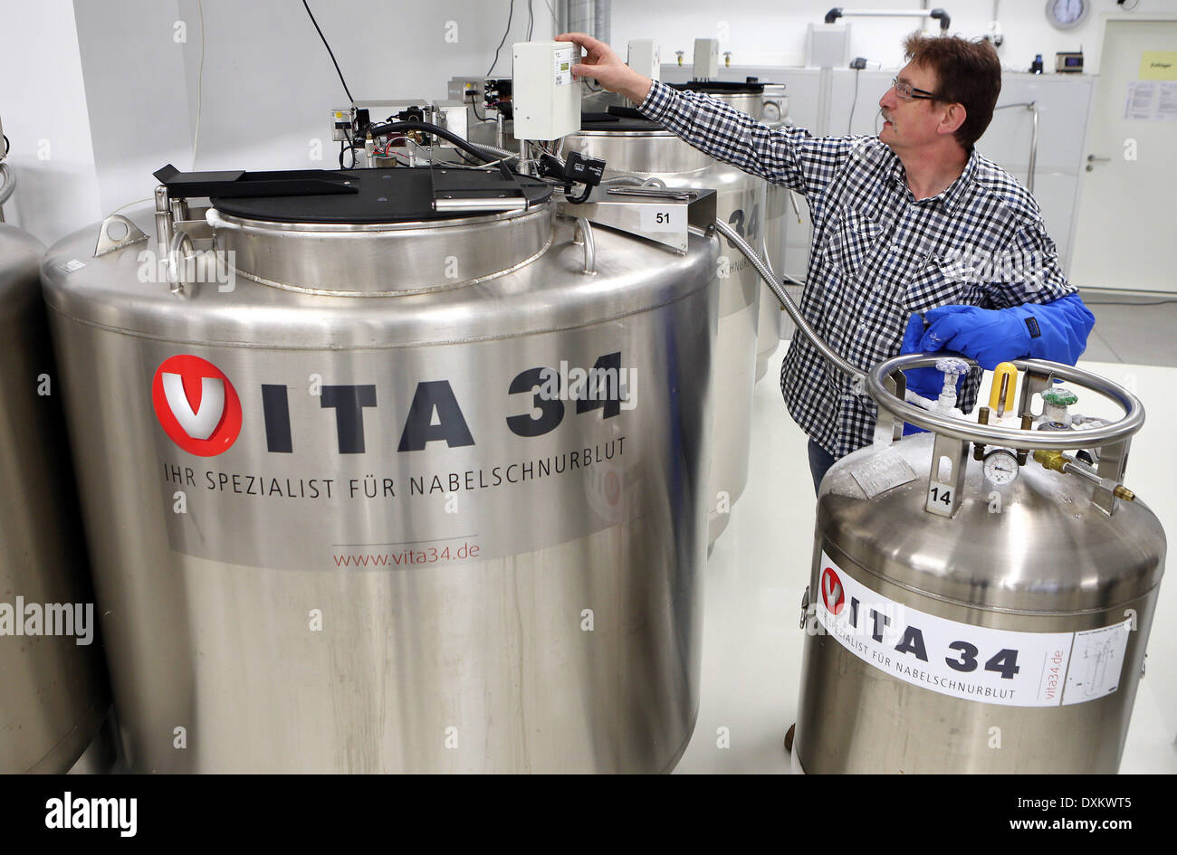 Nitrogen bank hi-res stock photography and images - Alamy