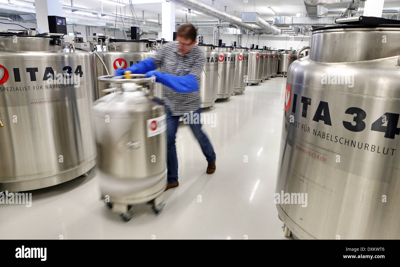 Nitrogen bank hi-res stock photography and images - Alamy