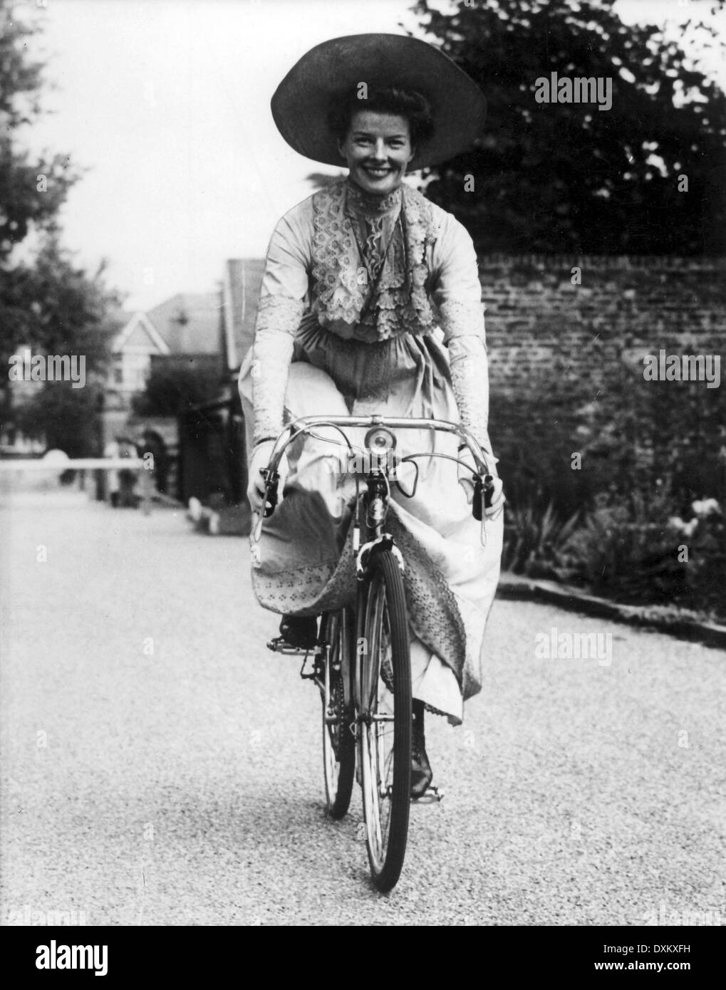 African queen film set hi-res stock photography and images - Alamy