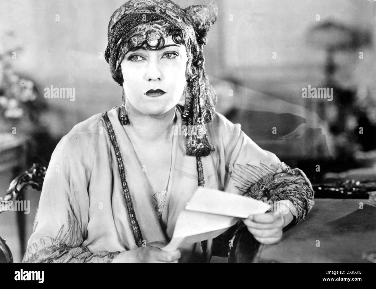 THE IMPOSSIBLE MRS BELLEW Stock Photo - Alamy