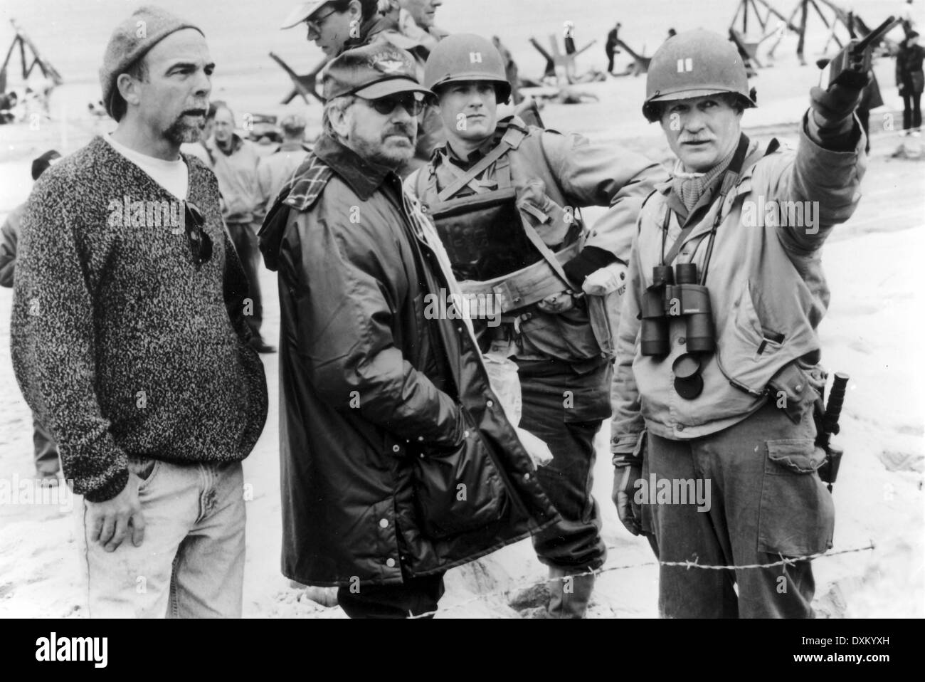 Saving private ryan 1998 film still hi-res stock photography and images ...