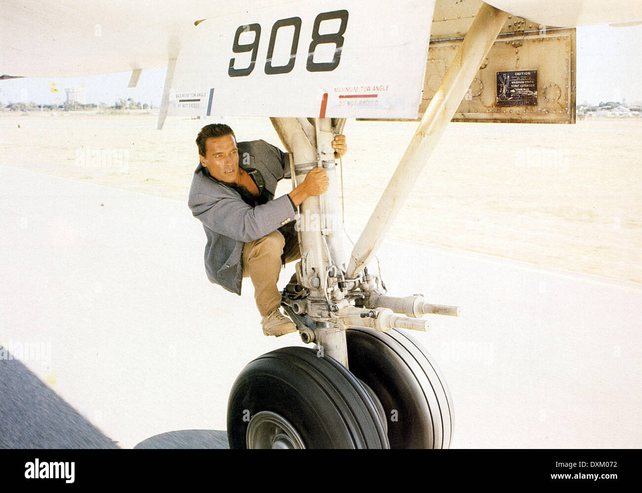 Commando 1985 arnold schwarzenegger hi-res stock photography and images ...