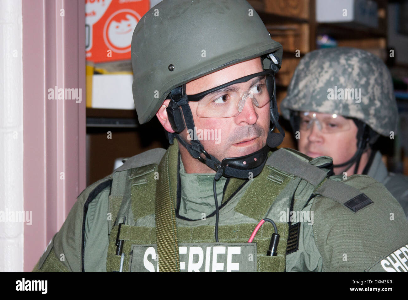 Swat team hi-res stock photography and images - Alamy