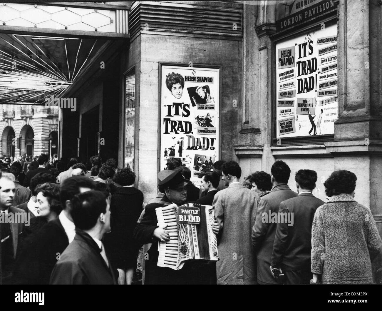 THE LONDON PAVILION, PICCADILLY CIRCUS IT'S TRAD DAD Stock Photo - Alamy