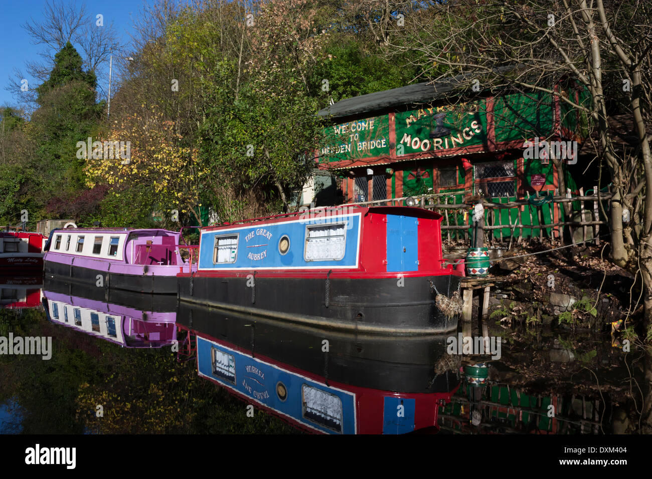 Barges and mooring on the Rochdale Canal, Hebden Bridge, West Yorkshire ...