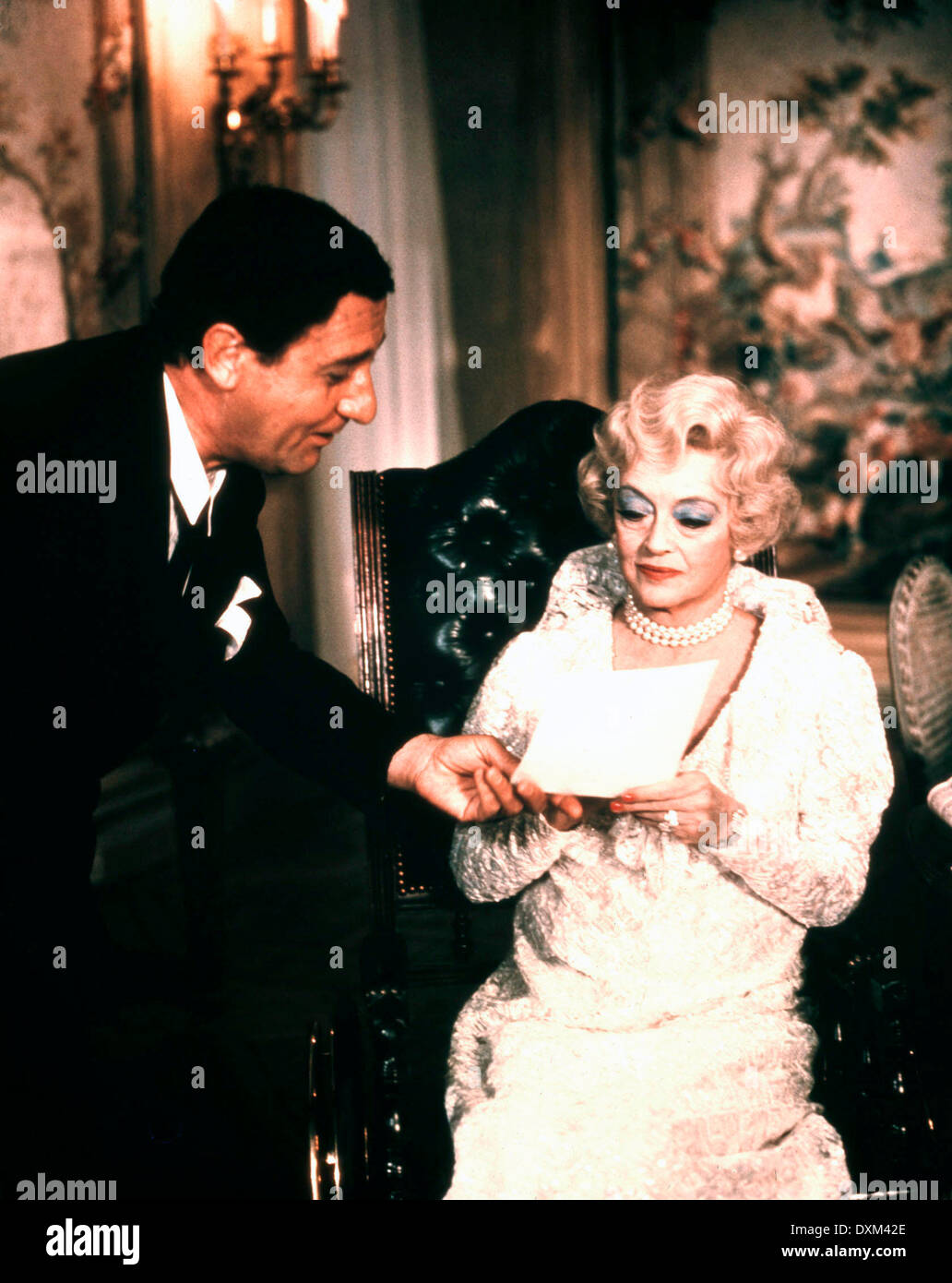 LO SCOPONE SCIENTIFICO aka THE SCIENTIFIC CARDPLAYER Stock Photo - Alamy