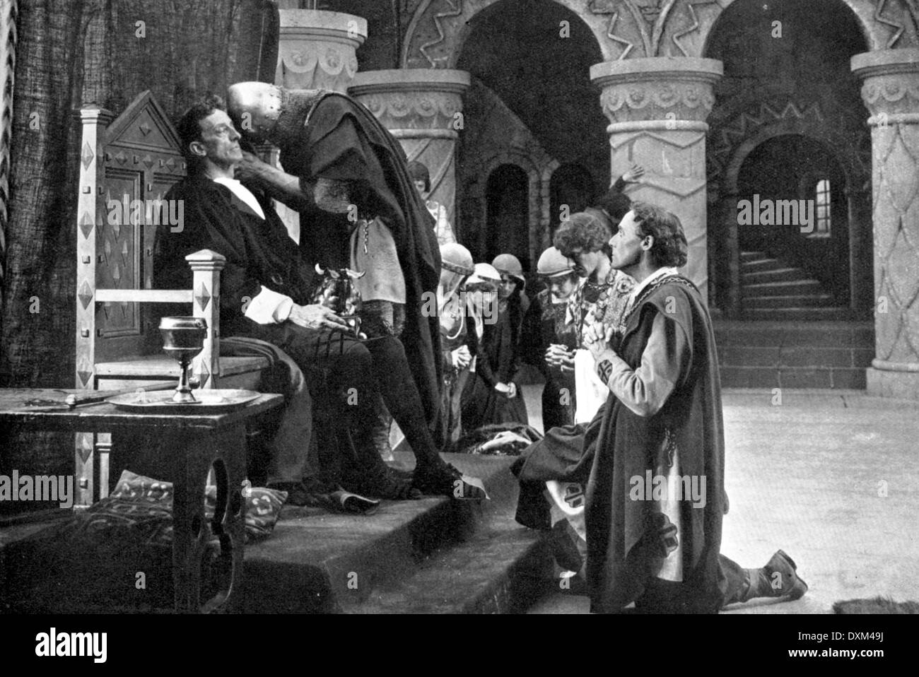 Forbes robertson as hamlet hi-res stock photography and images - Alamy