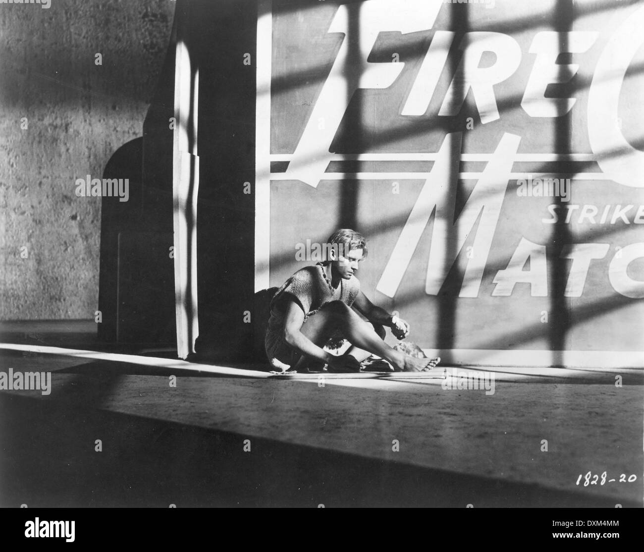 THE INCREDIBLE SHRINKING MAN Stock Photo - Alamy