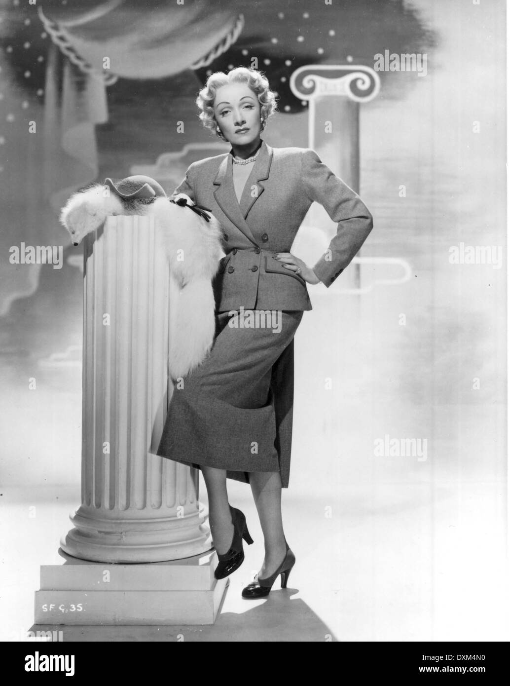 Marlene dietrich stage fright hi-res stock photography and images - Alamy
