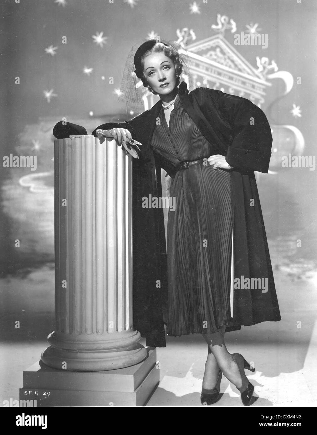 Marlene dietrich stage fright hi-res stock photography and images - Alamy