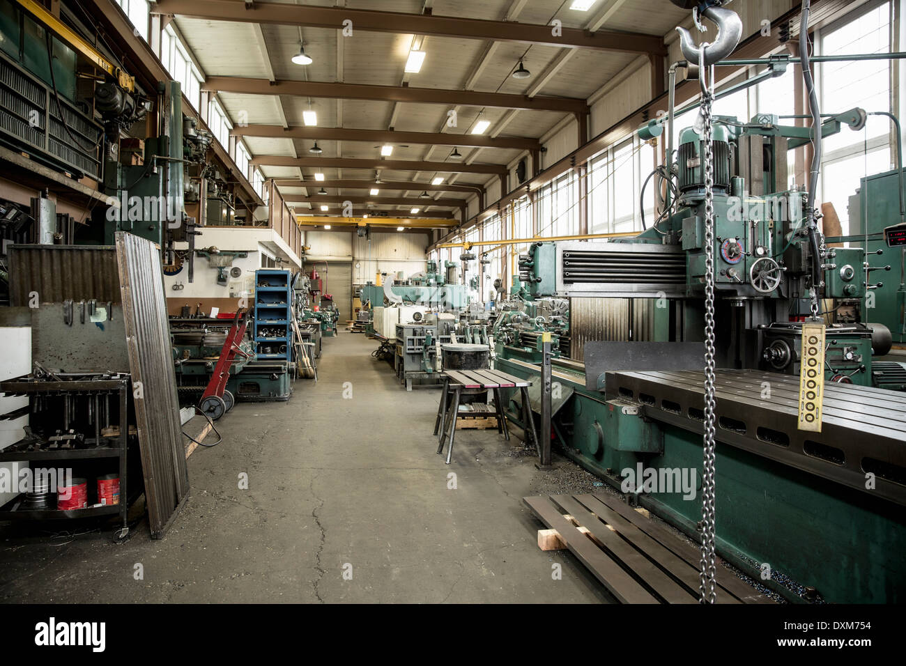 Machine shop equipment hi-res stock photography and images - Alamy