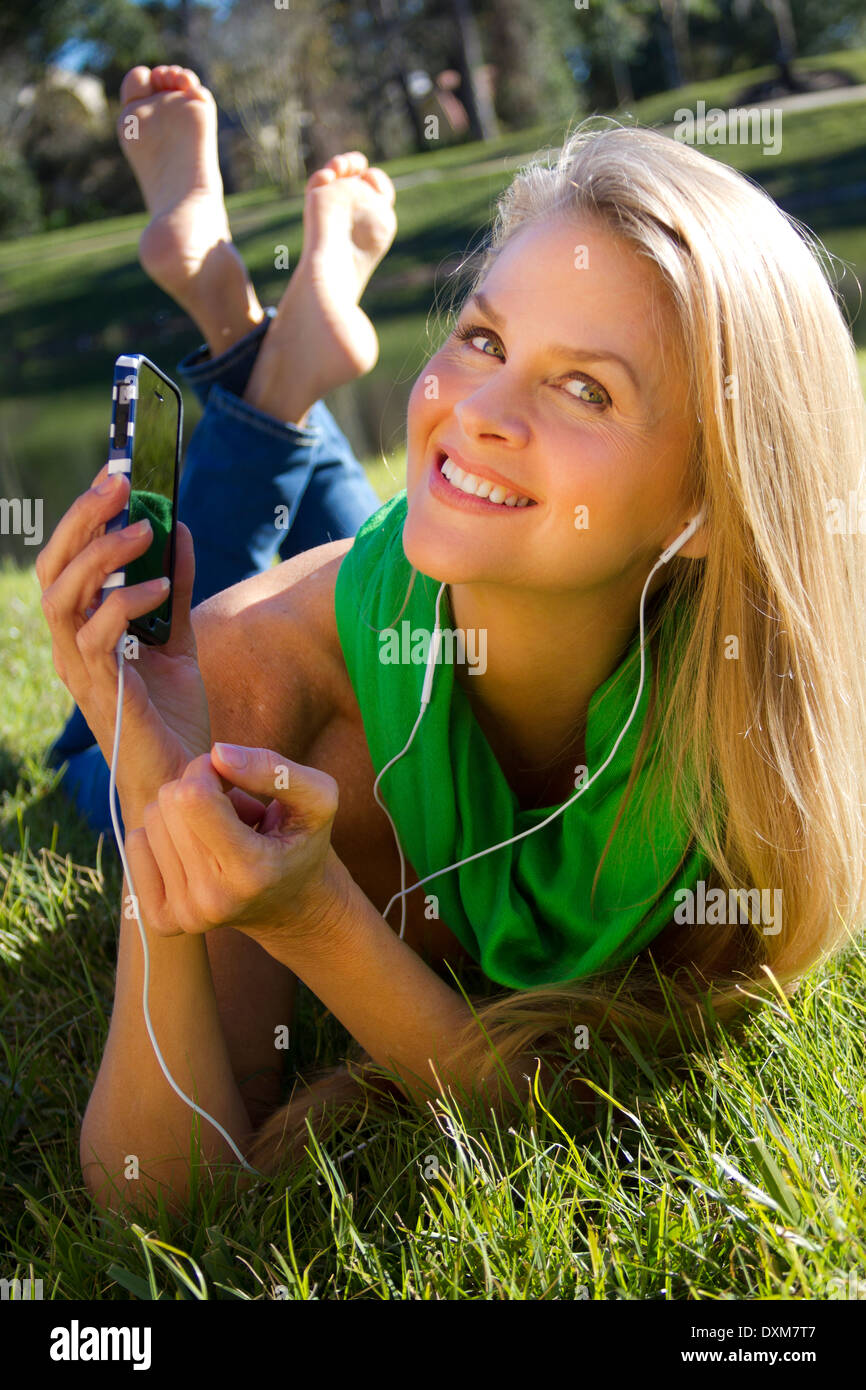 Ipod and earphones hi-res stock photography and images - Alamy