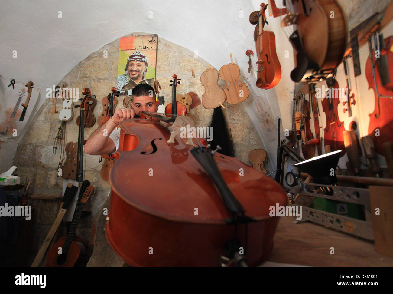 Maker of stringed instruments hi-res stock photography and images - Alamy