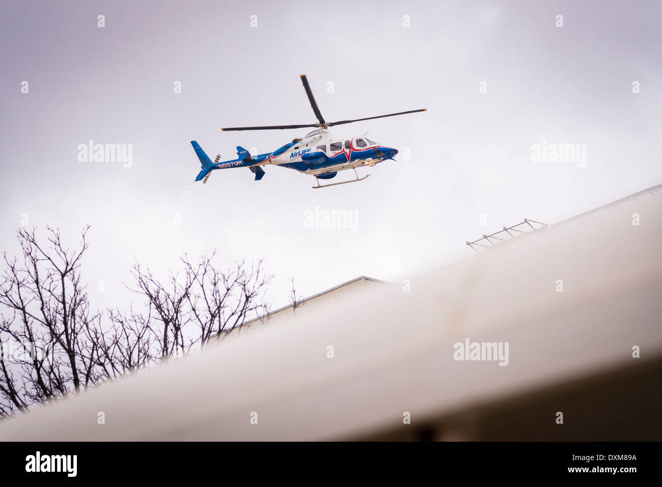 Hospital helicopter building hi-res stock photography and images - Alamy