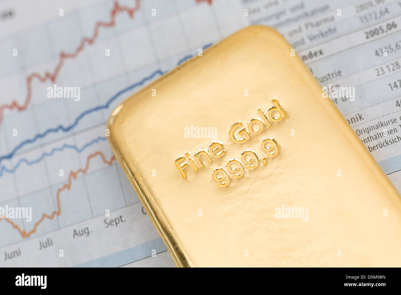 Gold bar studio hi-res stock photography and images - Alamy