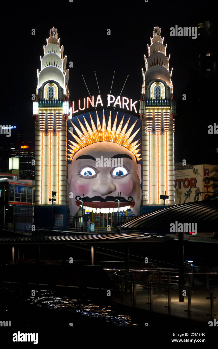Entrance amusement park hi-res stock photography and images - Alamy