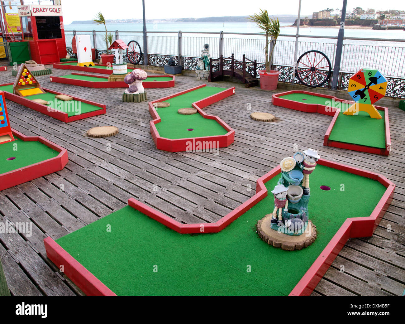 Golf coarse hi-res stock photography and images - Alamy