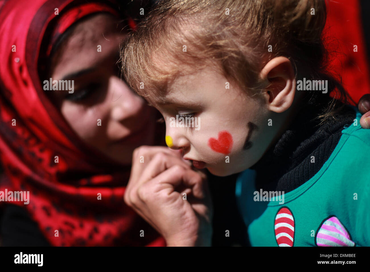 Israeli palestinian children peace hi-res stock photography and images ...