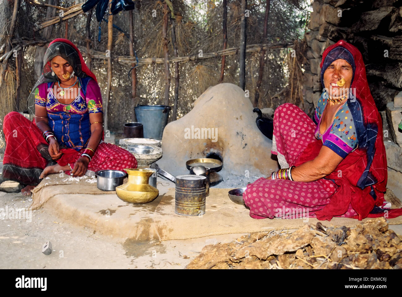 Indian women cooking hi-res stock photography and images - Alamy
