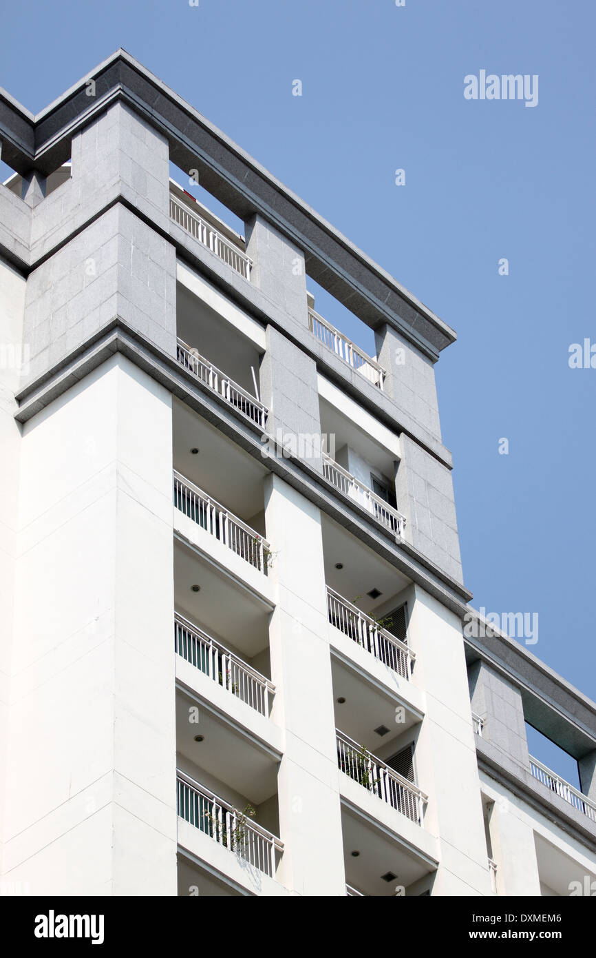 Building into the sky hi-res stock photography and images - Alamy