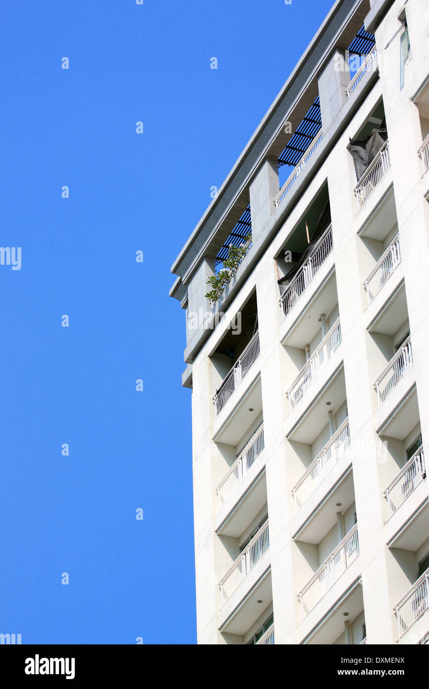 Windows on commercial building hi-res stock photography and images - Alamy