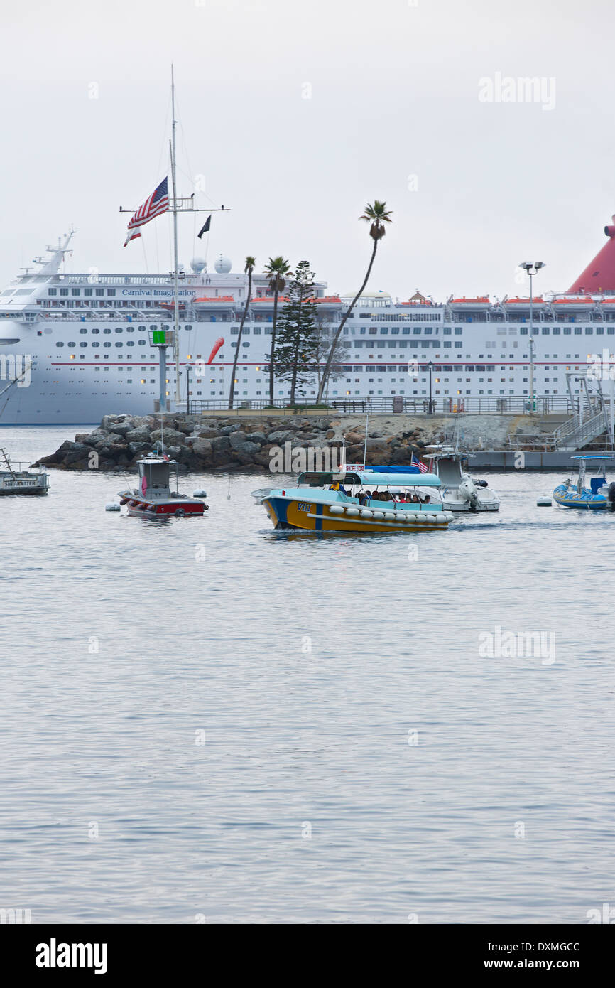 Carnival cruise liner hi-res stock photography and images - Alamy