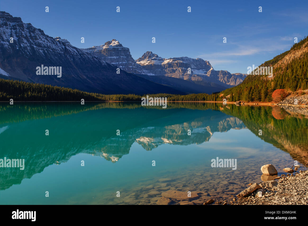 Scenic Waterfowl Lake on the Icefields Parkway, Banff National Park ...