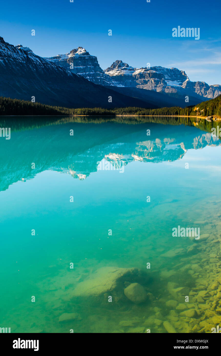 Scenic Waterfowl Lake on the Icefields Parkway, Banff National Park ...