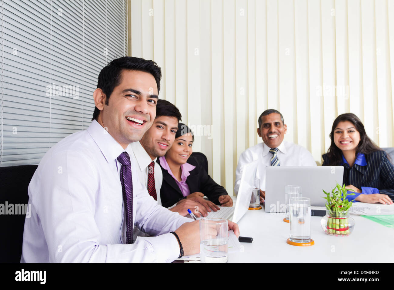 Employee teams hi-res stock photography and images - Alamy