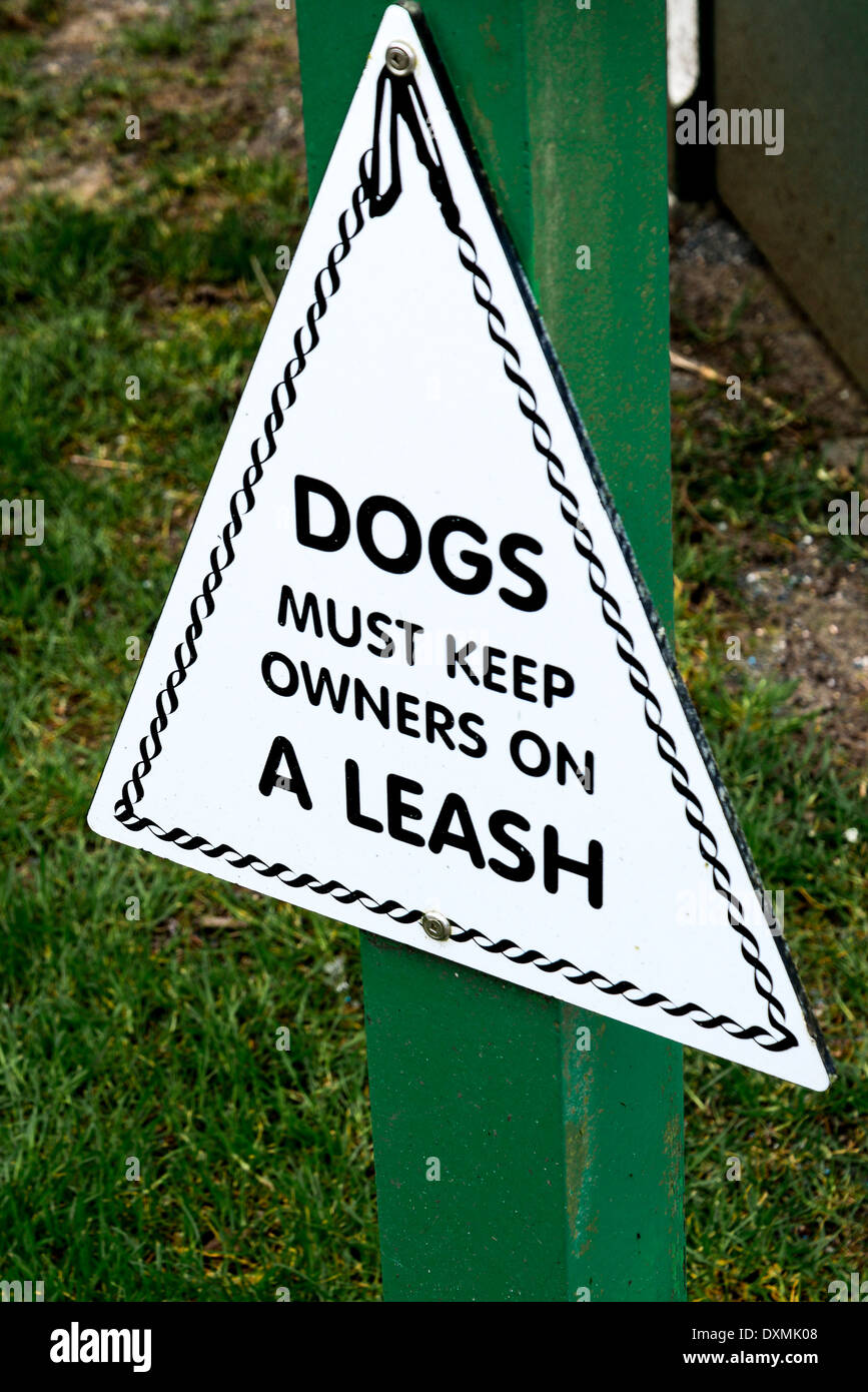 Dogs On Leash Sign Stock Photos & Dogs On Leash Sign Stock Images - Alamy