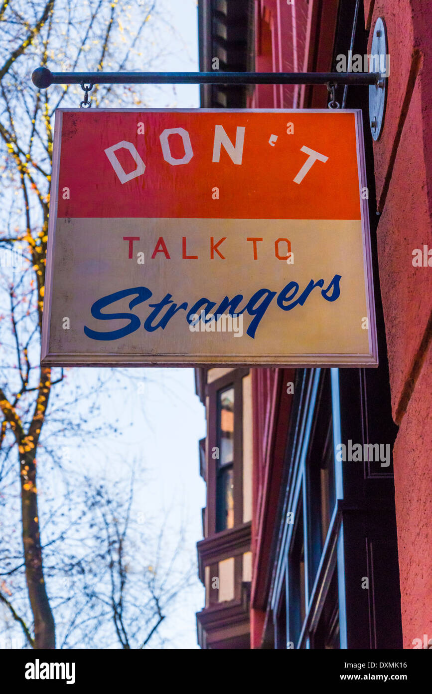 Strangers talk hi-res stock photography and images - Alamy