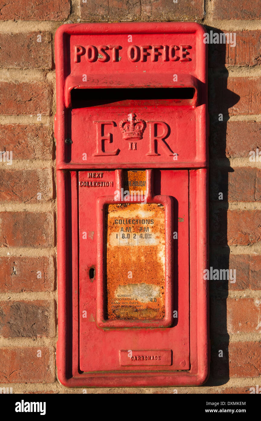 Red post box Stock Photo - Alamy