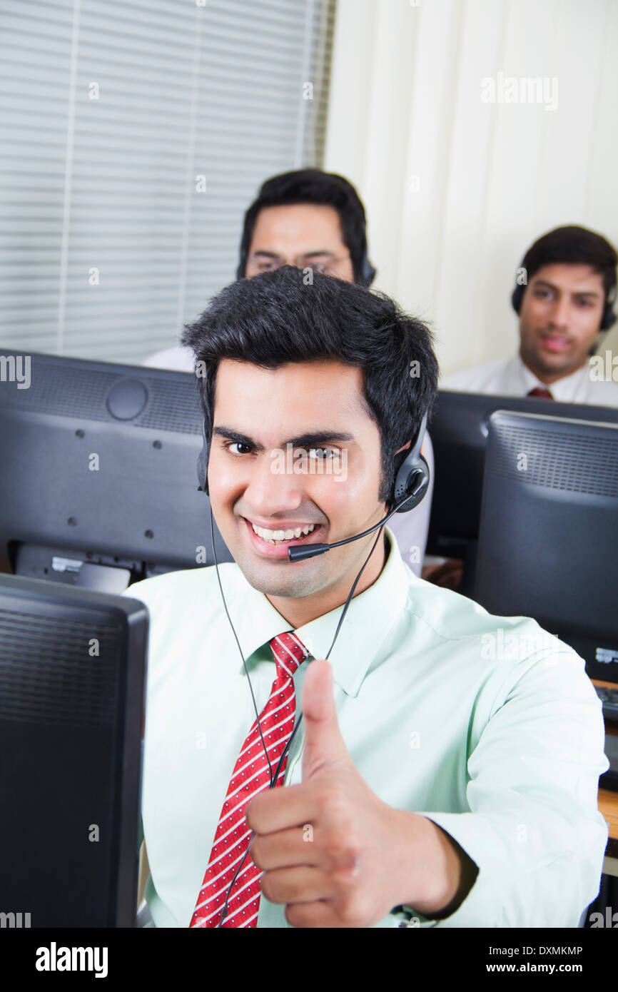 Inside an indian call center office hi-res stock photography and images ...