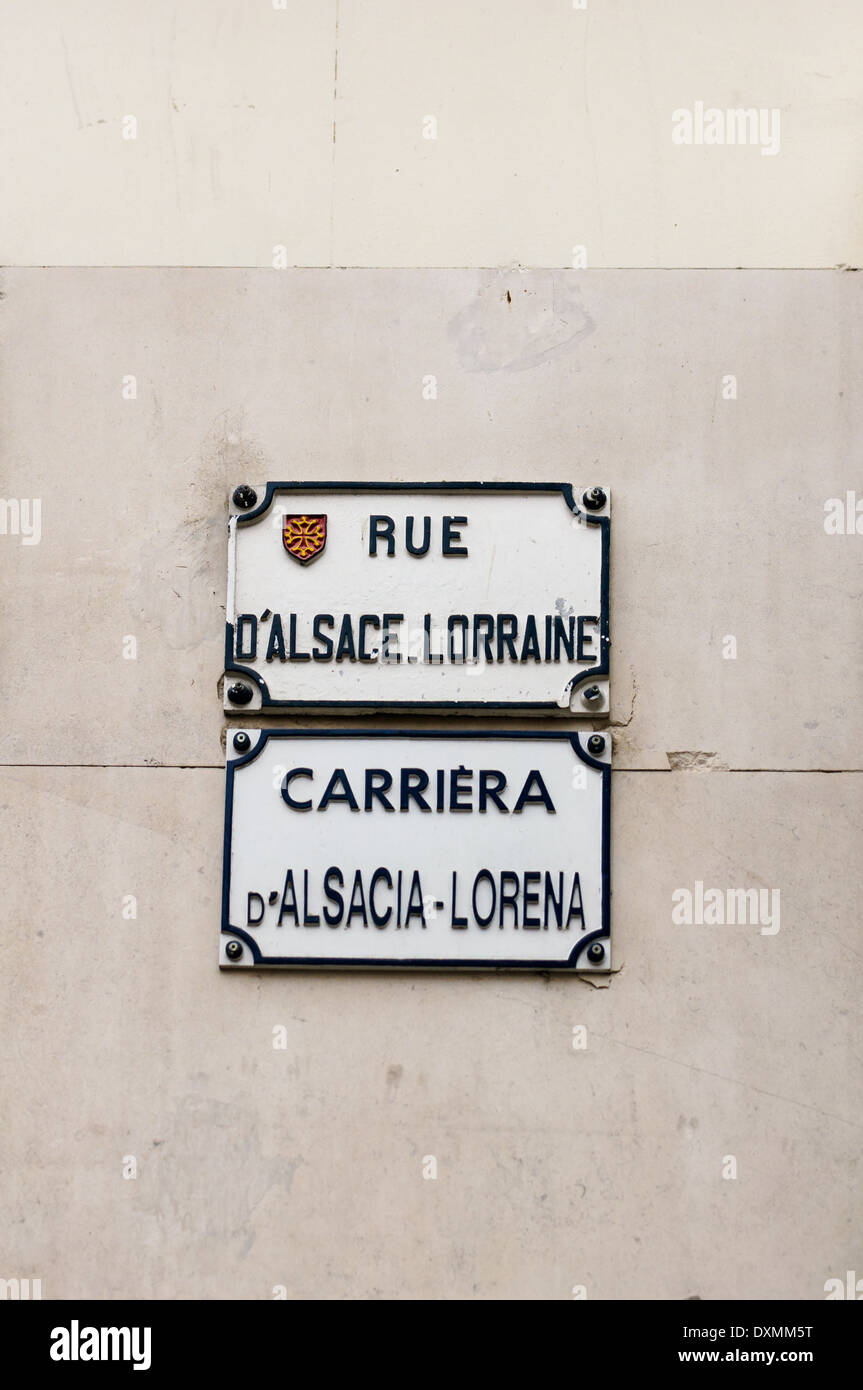 Sign in two languages hi-res stock photography and images - Alamy