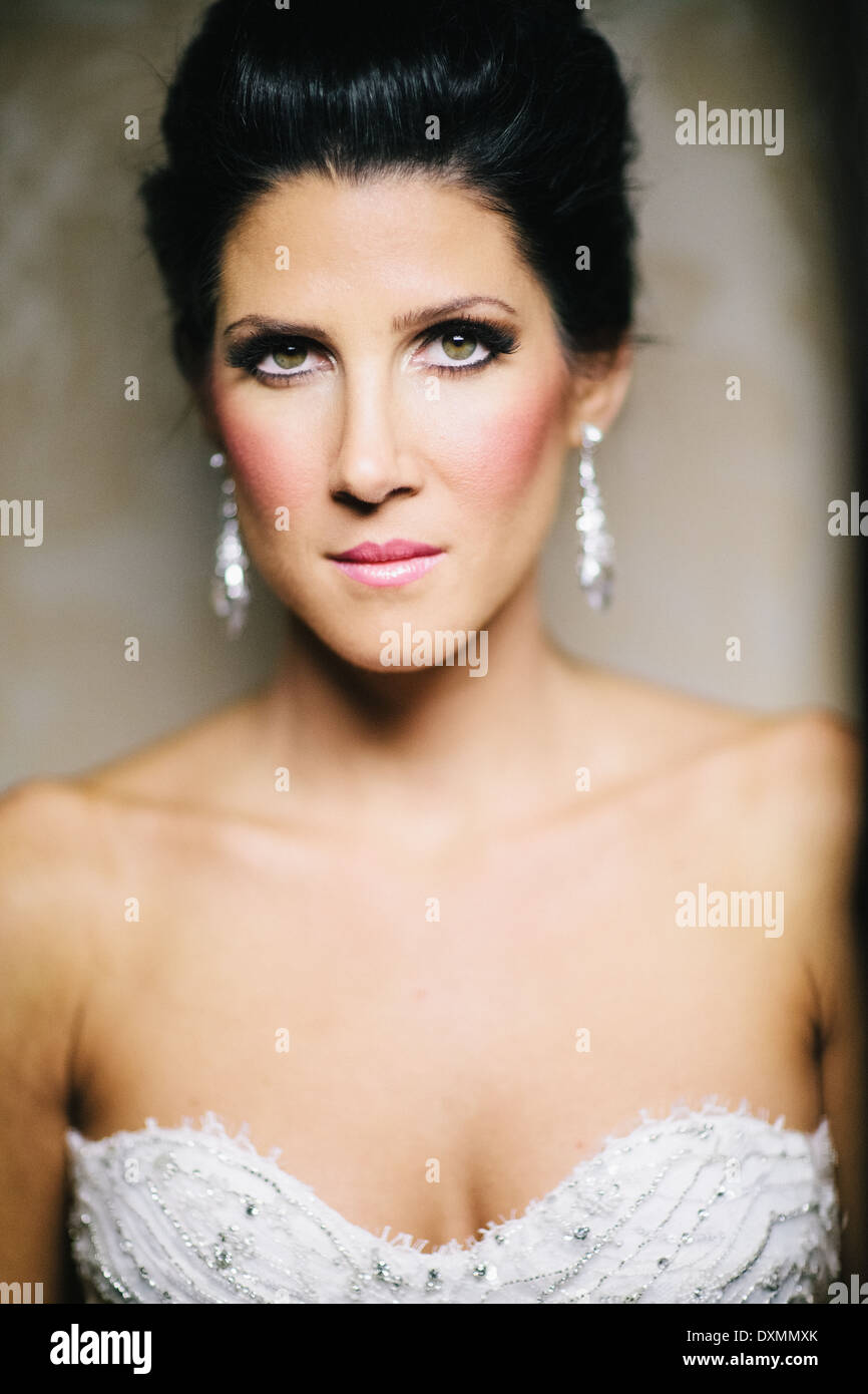bride head shot Stock Photo - Alamy
