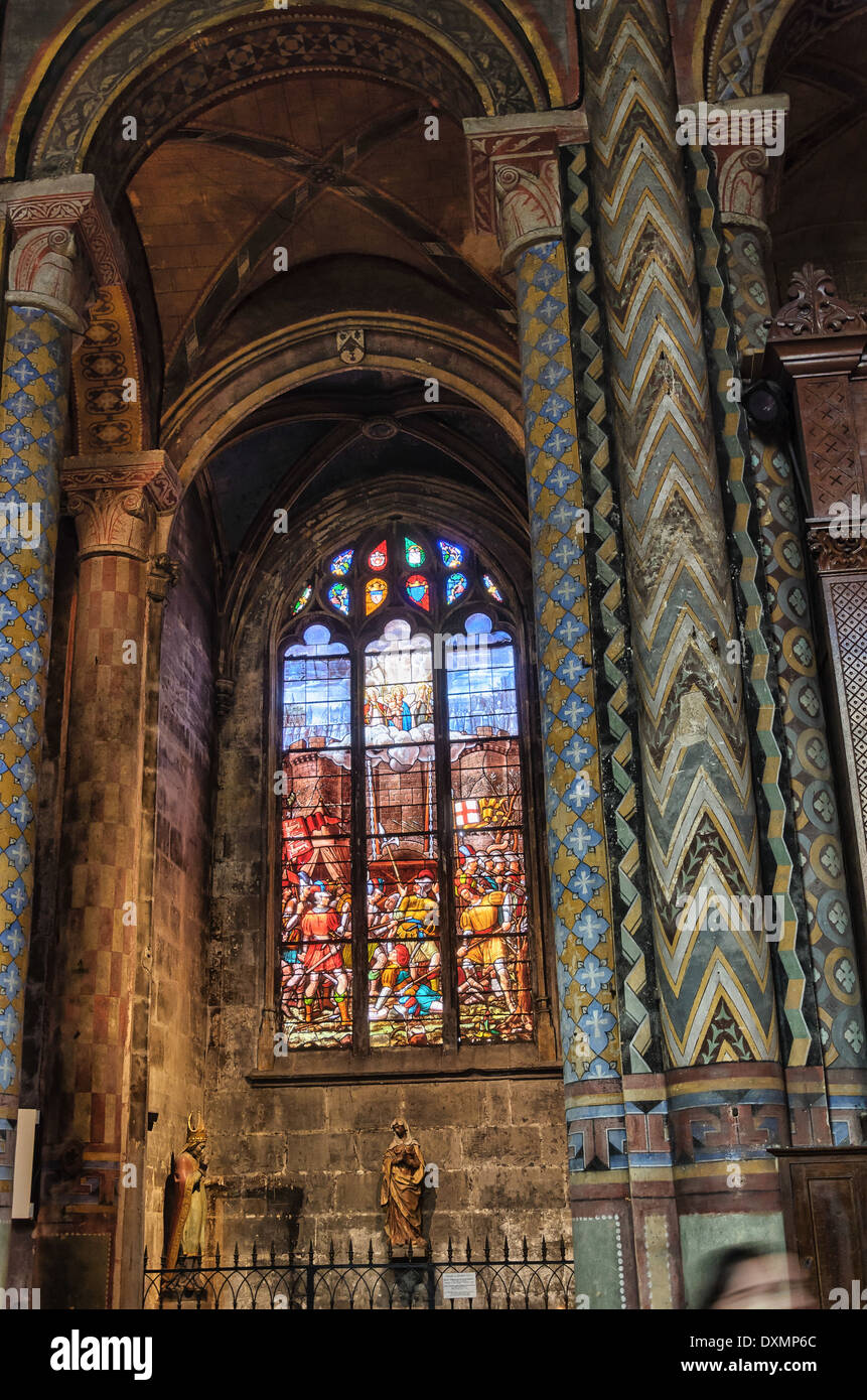 Interior architecture of Eglise Notre-Dame la Grande. Poitiers, France ...