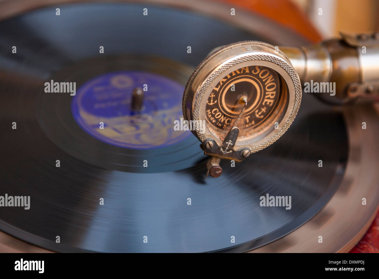 Old gramophone hi-res stock photography and images - Alamy