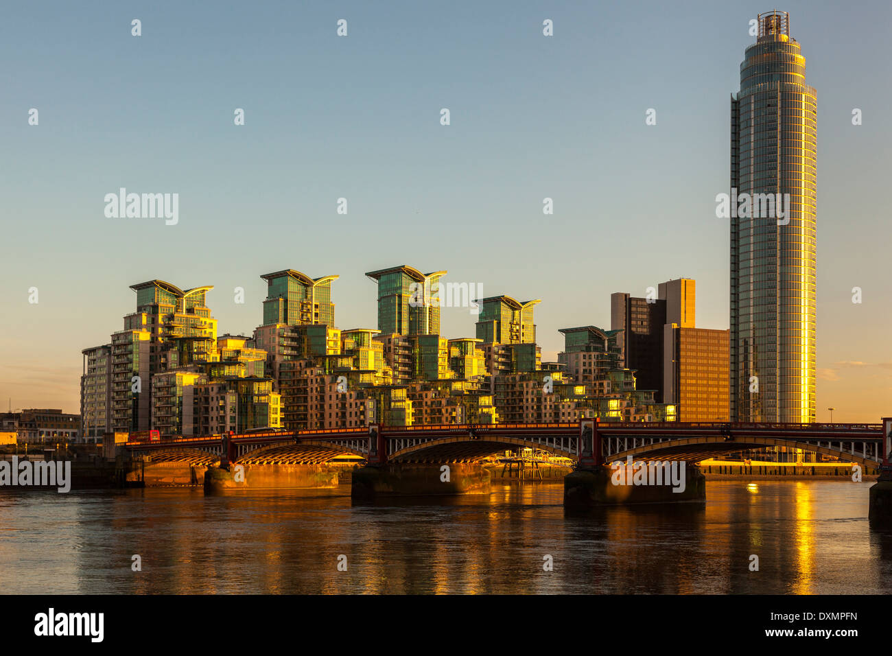 St george wharf tower hi-res stock photography and images - Alamy