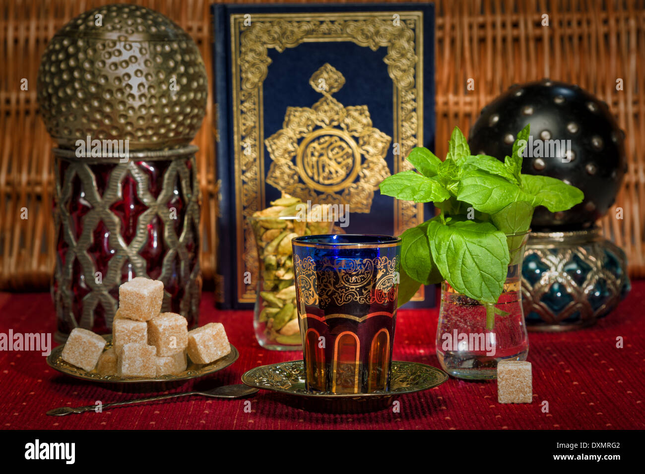 Traditional Arabian mint tea Stock Photo - Alamy