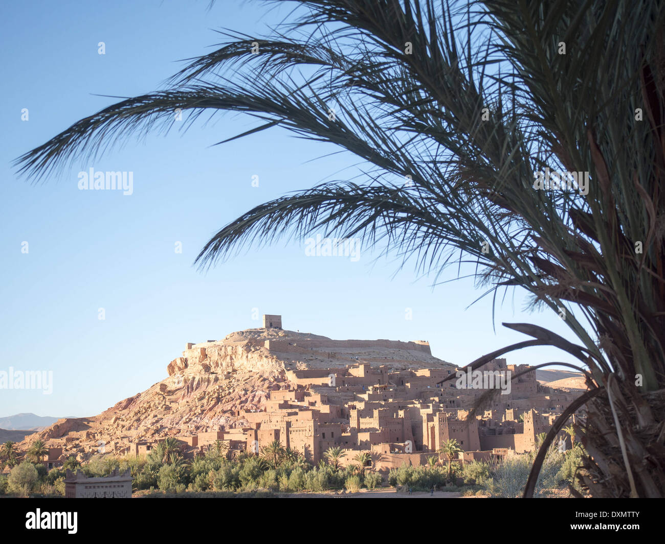 Ait Ben Hadou, Morocco. 12th Nov, 2013. Walls of the ancient kasbah, in ...