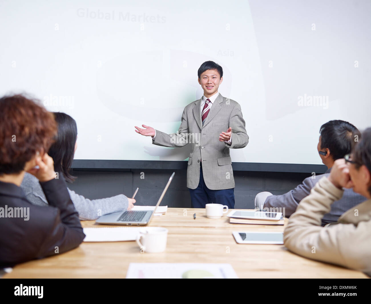 Presentation audience office hi-res stock photography and images - Alamy